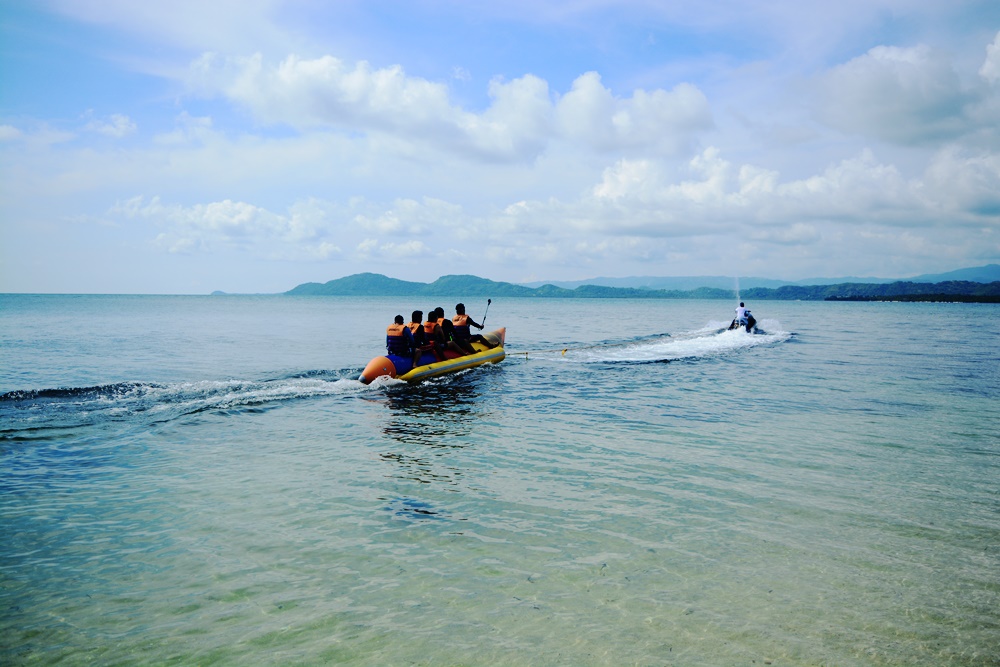 MANIWAYA ISLAND: Budget Travel Guide + Itinerary & Useful Tips