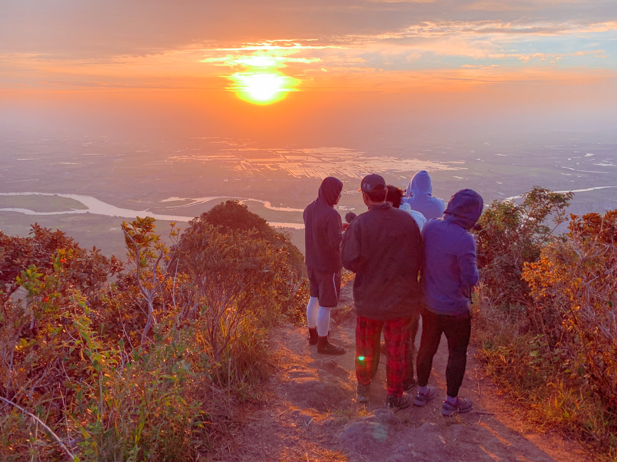 MT. ARAYAT (South Peak): Day Hike/Overnight Guide, Budget & Itinerary ...